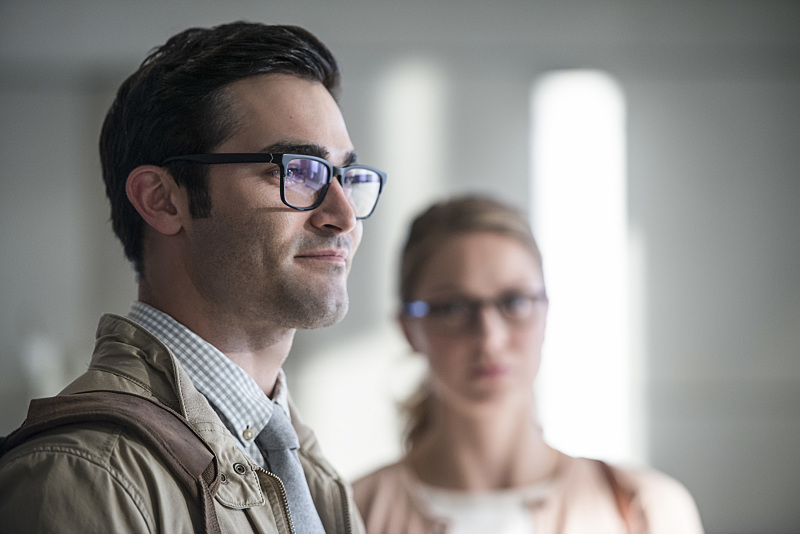 First Look at Tyler Hoechlin as Clark Kent in Supergirl ...